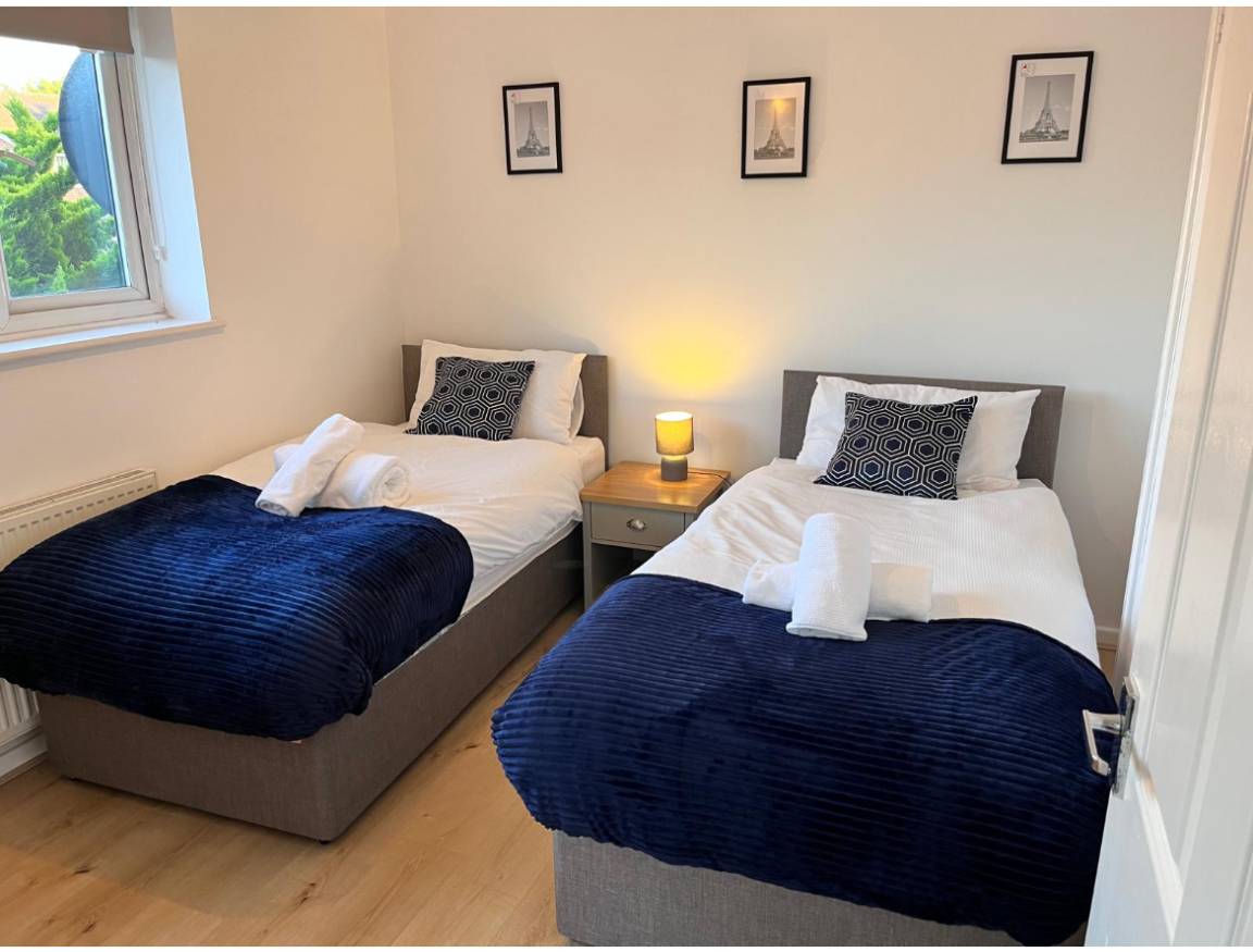 House ∙ 2 Bedrooms ∙ 5 Guests - Kettering