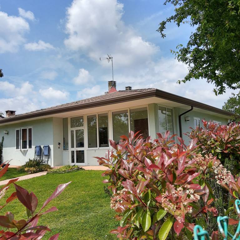 125 M² Villa ∙ 3 Bedrooms ∙ 8 Guests - Padua