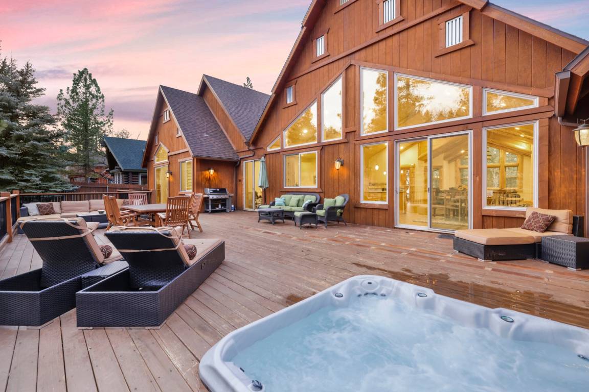 364 M² Cabin ∙ 4 Bedrooms ∙ 14 Guests - Big Bear Lake, CA