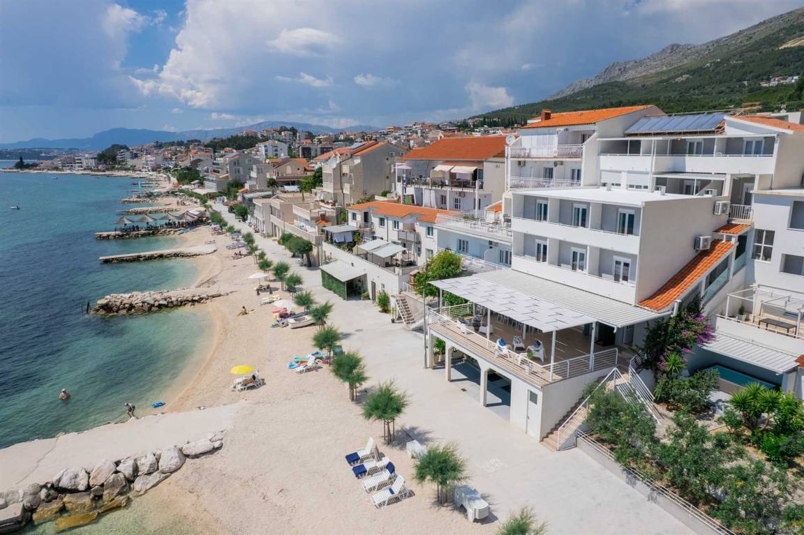 300 M² Villa ∙ 6 Bedrooms ∙ 20 Guests - Solin