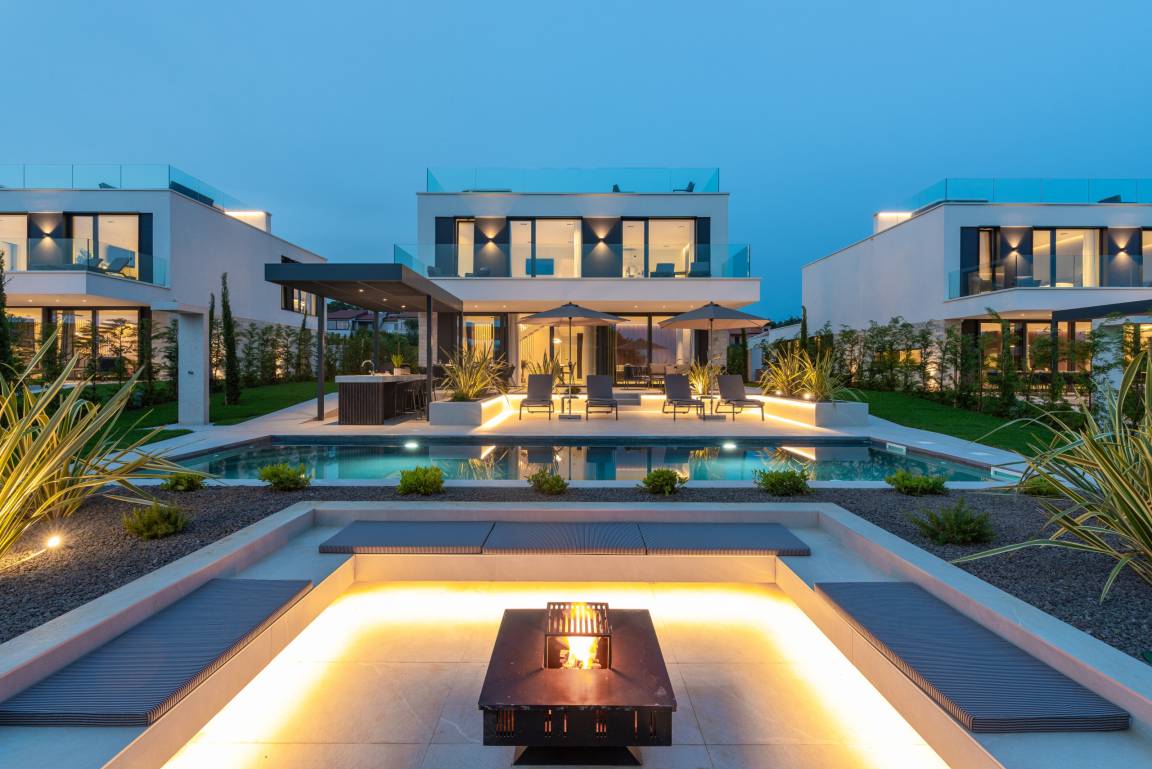 270 M² Villa ∙ 4 Bedrooms ∙ 8 Guests - Poreč
