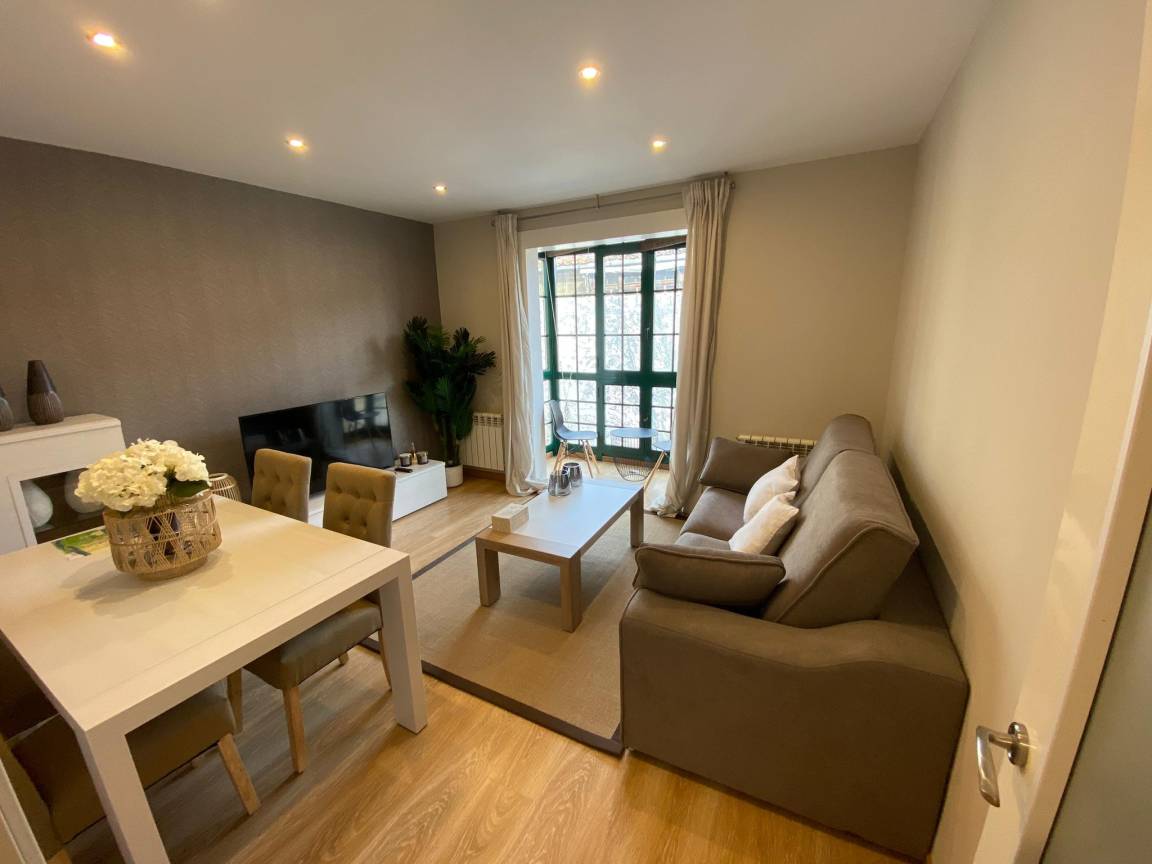 40 M² Huoneisto ∙ 1 Makuuhuone ∙ 4 Vierasta - Soria