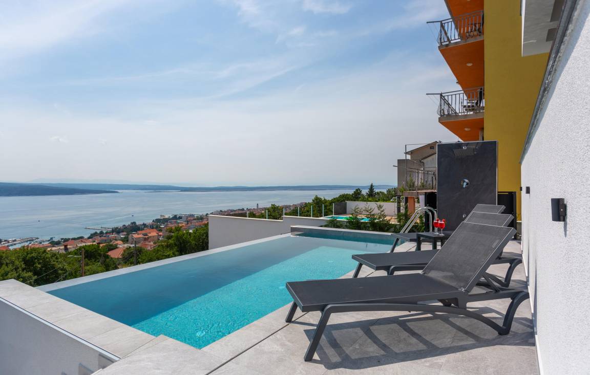 300 M² Ferienhaus ∙ 4 Schlafzimmer ∙ 8 Gäste - Crikvenica