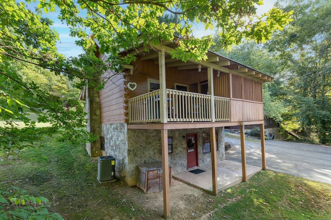 106 M² Cabin ∙ 2 Bedrooms ∙ 6 Guests - Pigeon Forge