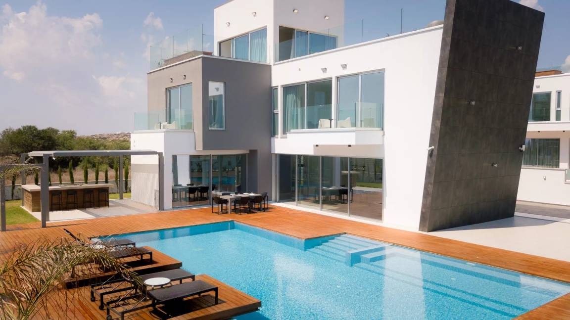 750 M² Villa ∙ 3 Bedrooms ∙ 8 Guests - Protaras