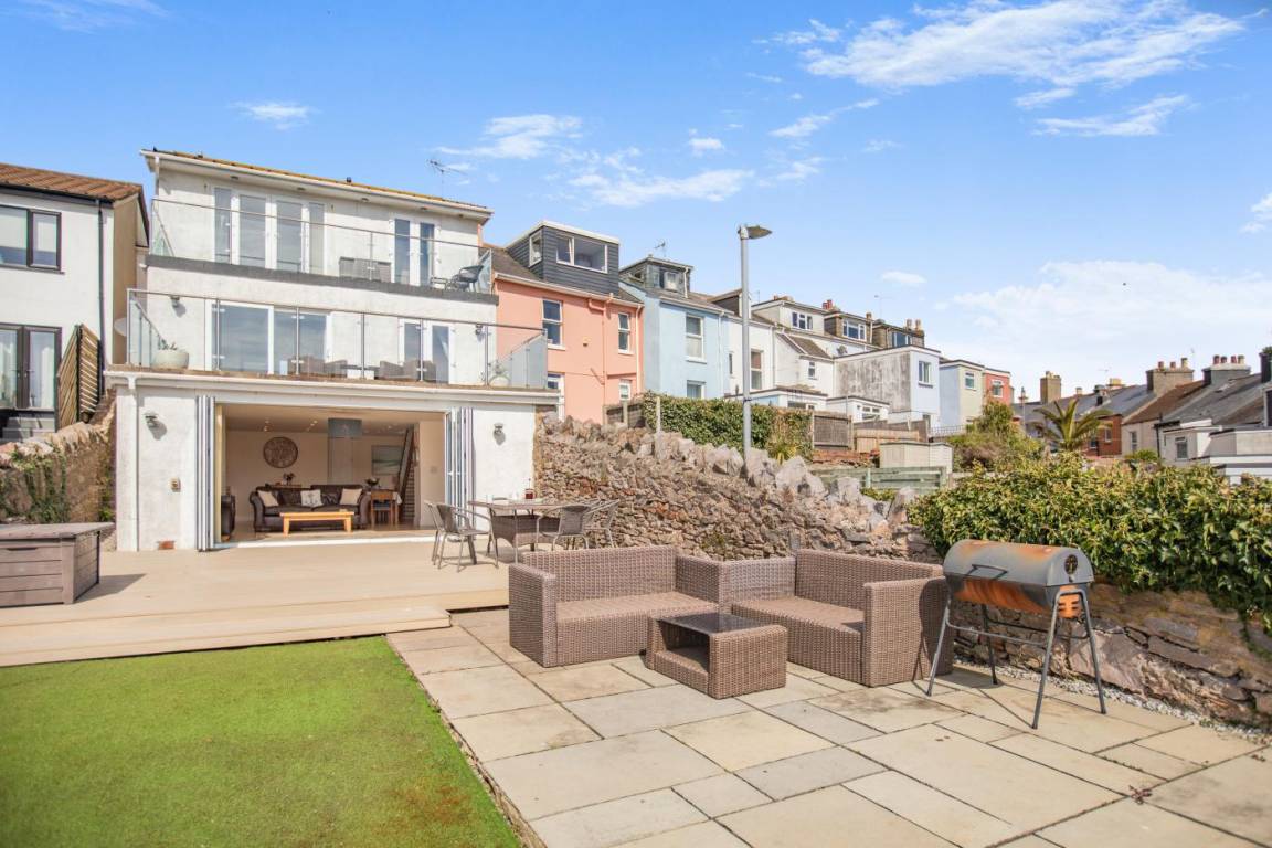 Cottage ∙ 3 Bedrooms ∙ 6 Guests - Paignton