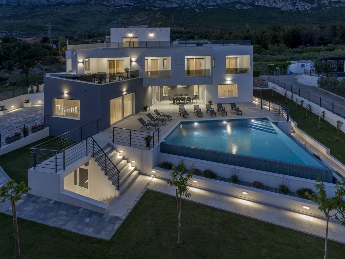 350 M² Villa ∙ 5 Habitaciones ∙ 12 Huéspedes - Split