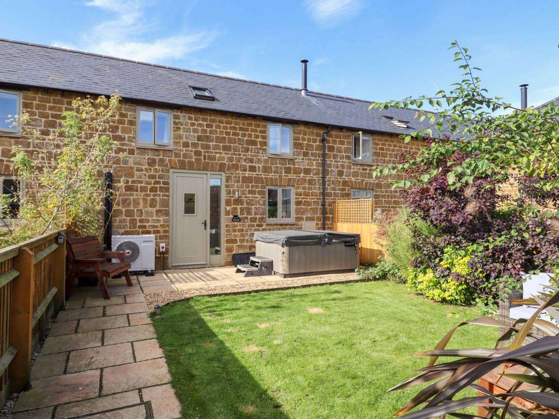 Cottage ∙ 2 Bedrooms ∙ 4 Guests - Cotswolds