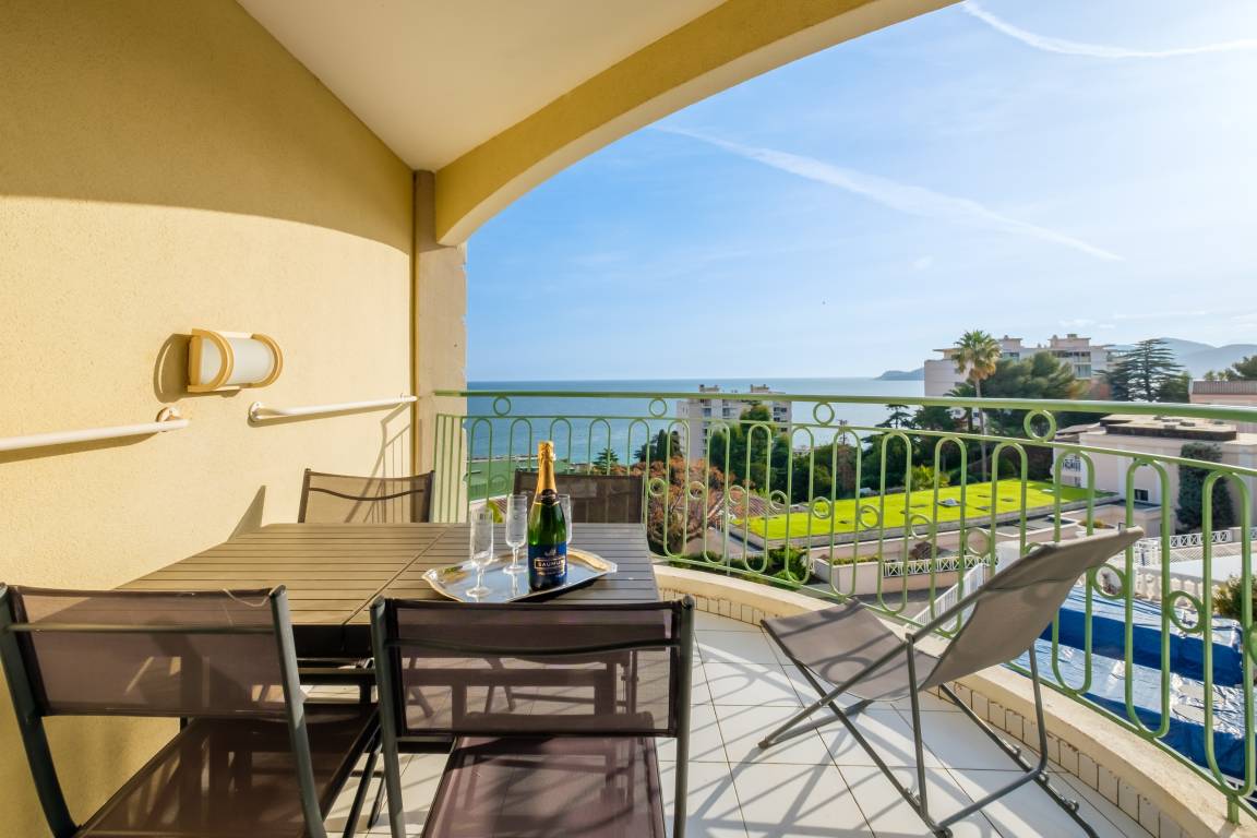 28 M² Huoneisto ∙ 1 Makuuhuone ∙ 4 Vierasta - Cannes