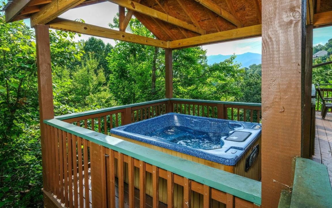112 M² Cabin ∙ 2 Bedrooms ∙ 5 Guests - Gatlinburg, TN