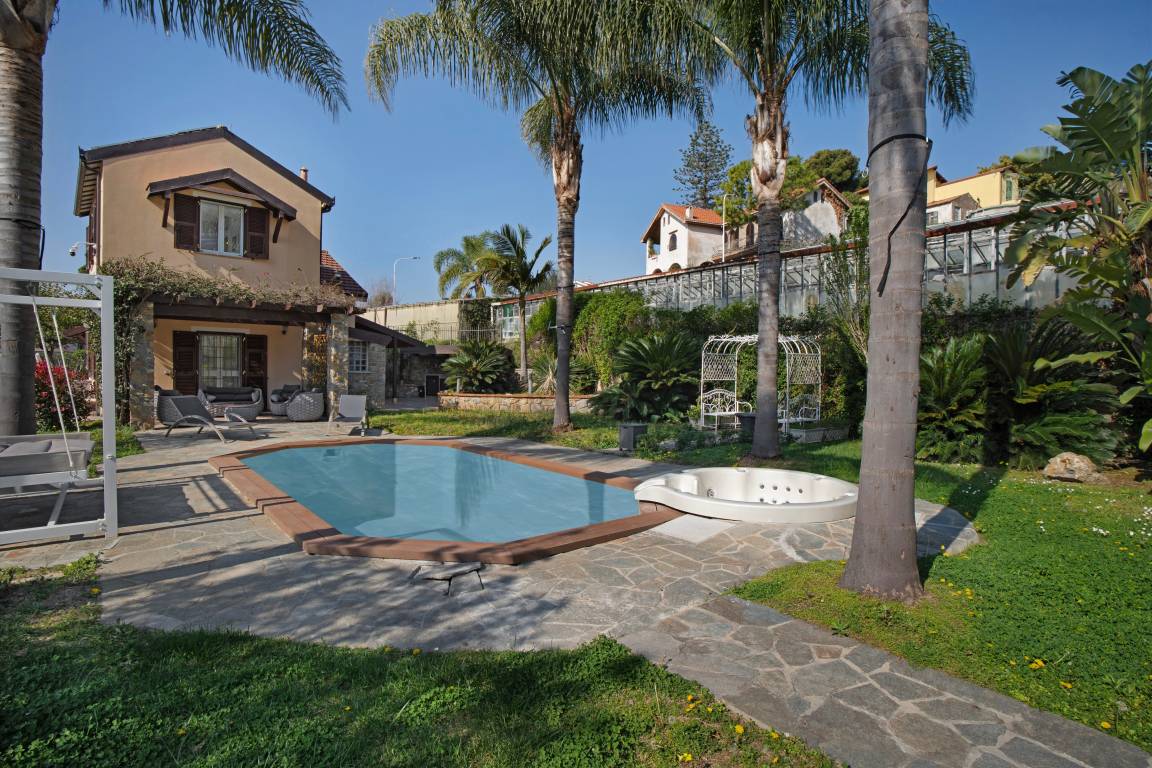 250 M² Villa Vacanza ∙ 4 Camere Da Letto ∙ 8 Ospiti - Ospedaletti