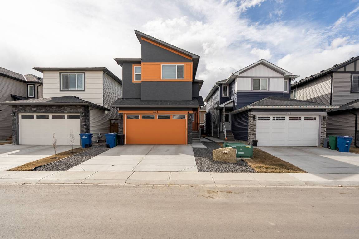 93 M² House ∙ 3 Bedrooms ∙ 6 Guests - Airdrie