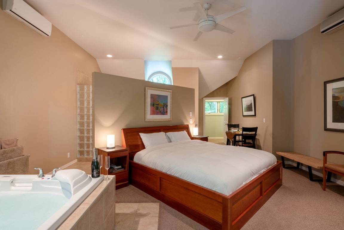 Lodge ∙ 1 Bedroom ∙ 2 Guests - Holland, MI