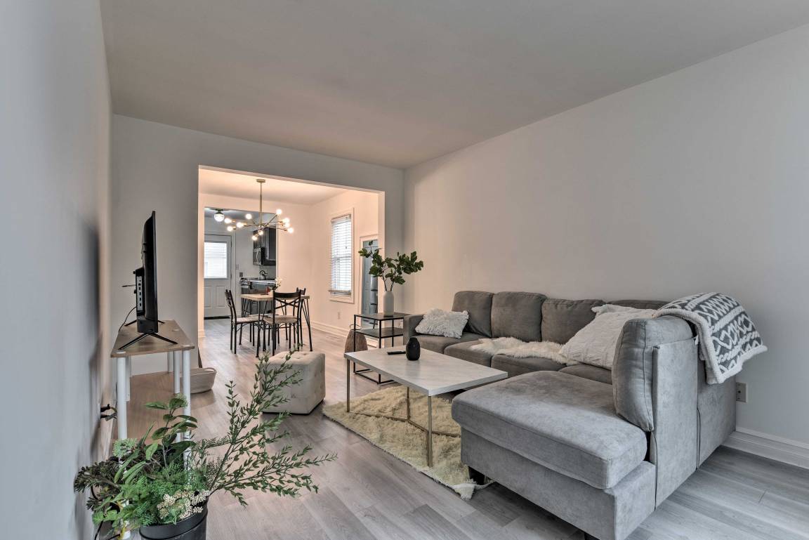 73 M² House ∙ 2 Bedrooms ∙ 5 Guests - Troy, MI