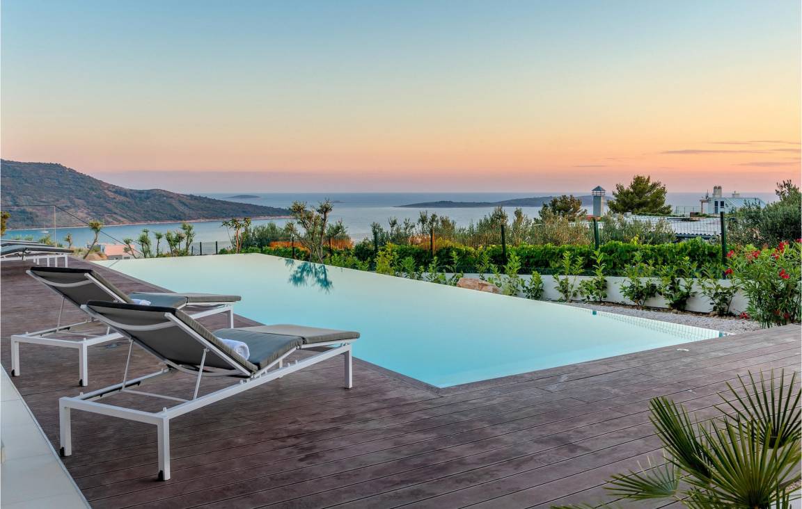 300 M² House ∙ 4 Bedrooms ∙ 8 Guests - Primošten