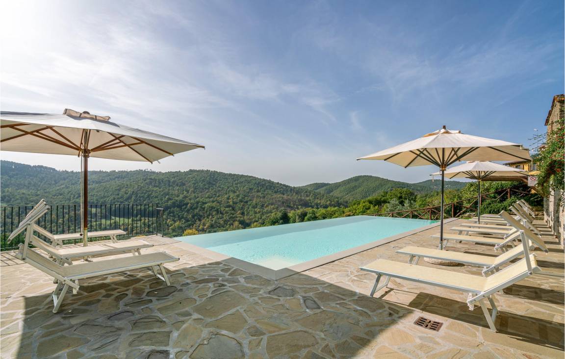 200 M² House ∙ 8 Bedrooms ∙ 18 Guests - Arezzo