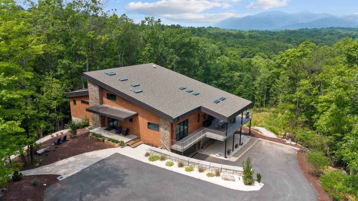456 M² House ∙ 4 Bedrooms ∙ 12 Guests - Lake James, NC