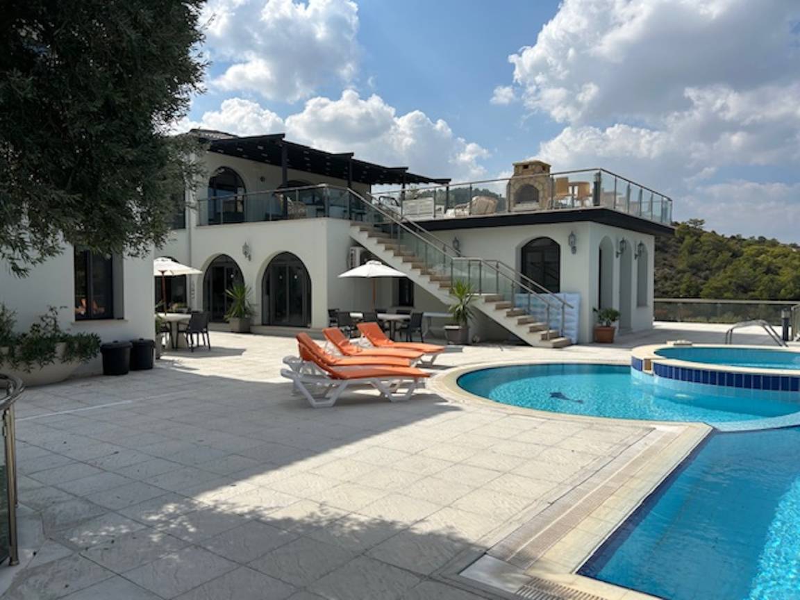 450 M² Villa ∙ 12 Schlafzimmer ∙ 24 Gäste - Zypern