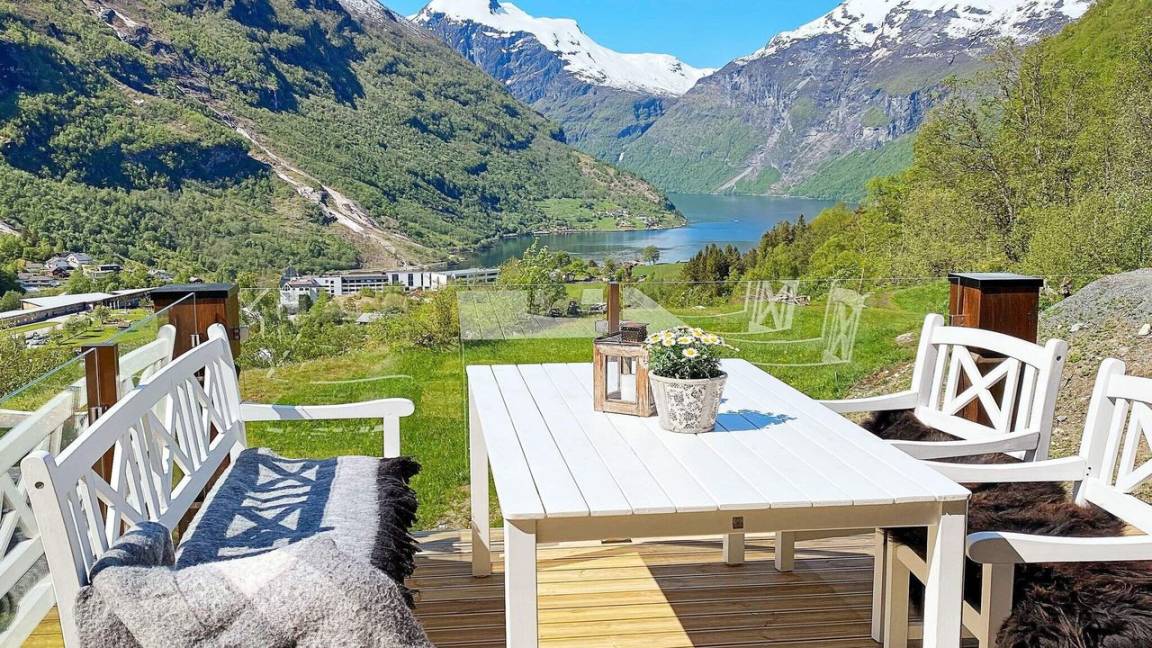 166 M² House ∙ 4 Bedrooms ∙ 9 Guests - Geirangerfjord
