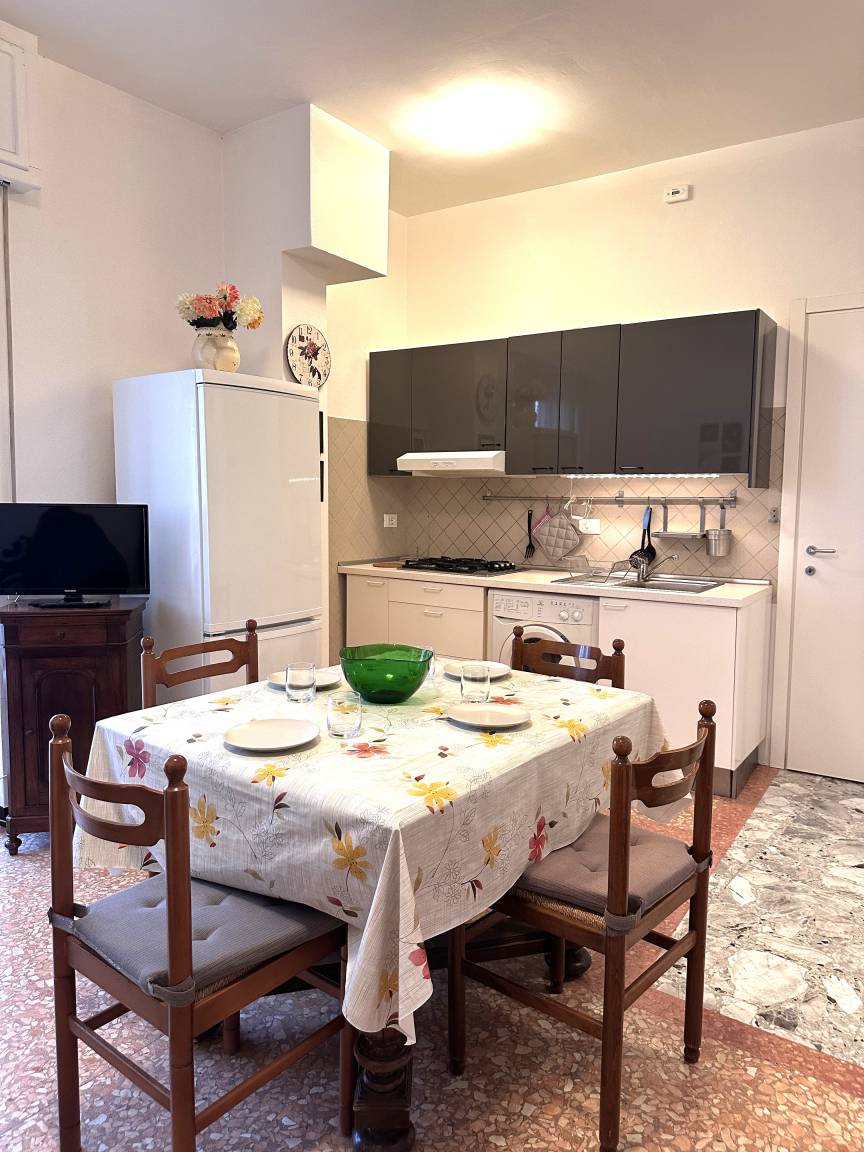 60 M² Appartement ∙ 1 Slaapkamer ∙ 5 Gasten - Loano