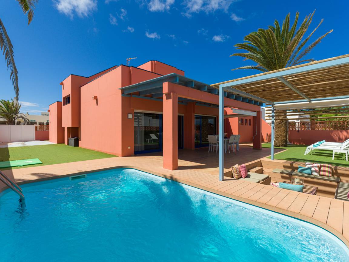 170 M² Villa ∙ 3 Bedrooms ∙ 6 Guests - Corralejo