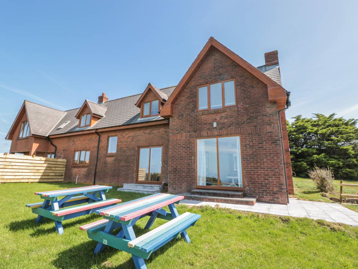 Cottage ∙ 4 Bedrooms ∙ 7 Guests - Stratton