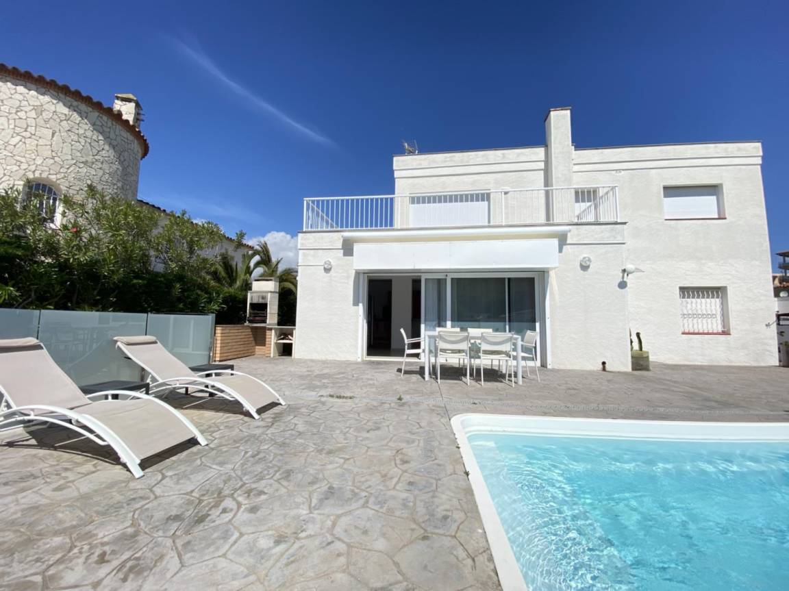 142 M² Chalet ∙ 4 Chambres ∙ 8 Personnes - Roses