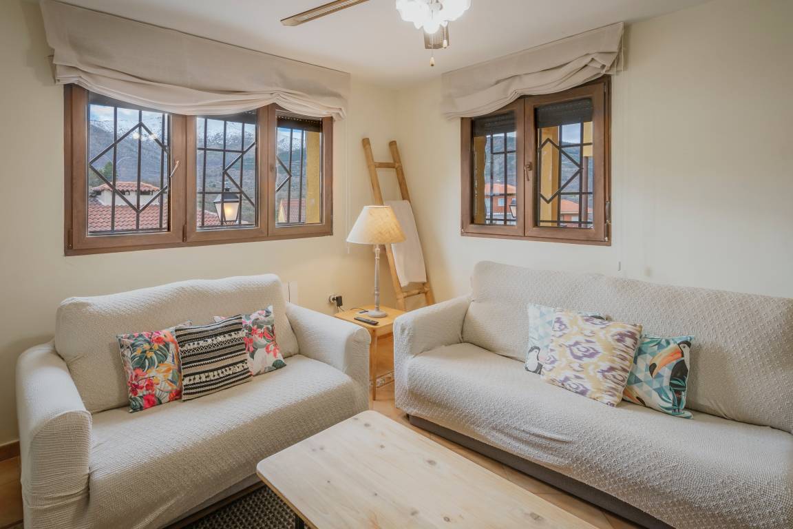 128 M² Ferienhaus ∙ 4 Schlafzimmer ∙ 10 Gäste - Piedralaves