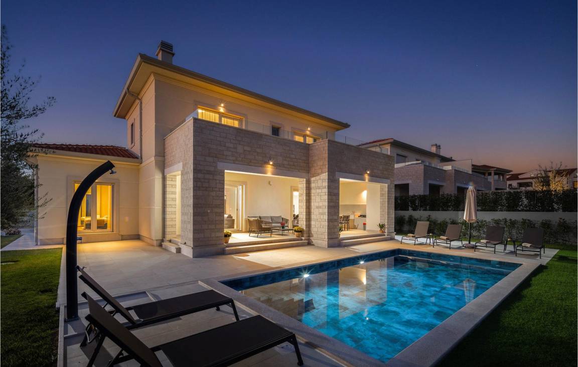 208 M² Huis ∙ 3 Slaapkamers ∙ 8 Gasten - Novigrad