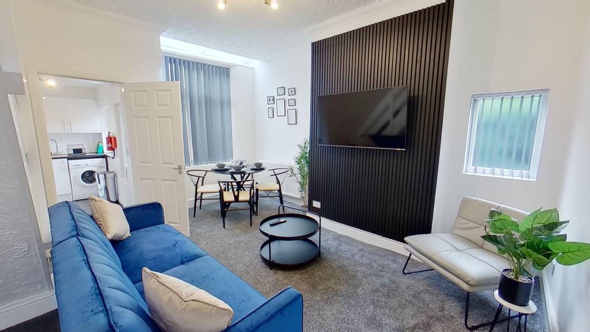 90 M² House ∙ 2 Bedrooms ∙ 6 Guests - Bolton