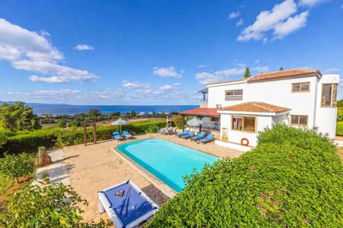 195 M² Villa ∙ 3 Bedrooms ∙ 6 Guests - Argaka