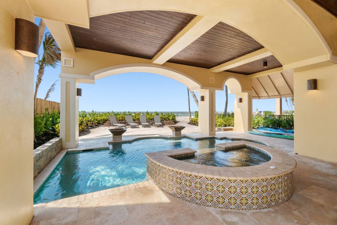 422 M² House ∙ 5 Bedrooms ∙ 12 Guests - Bonita Springs, FL