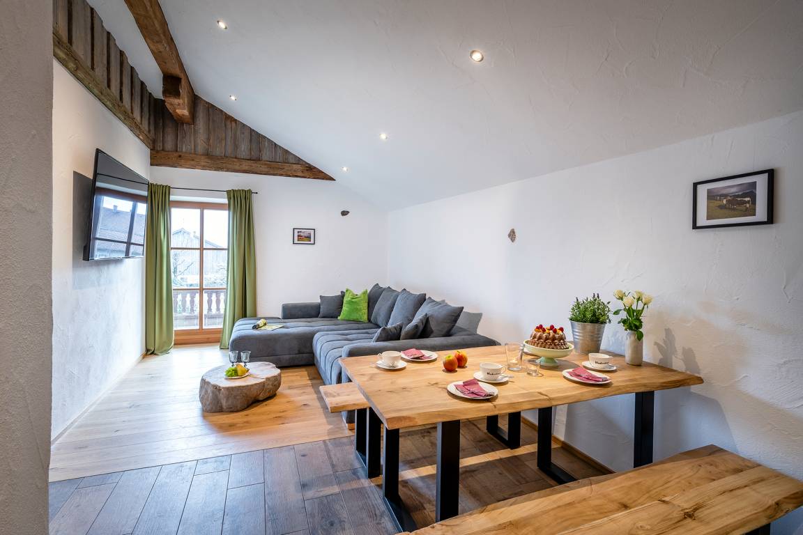 75 M² Ferienwohnung ∙ 2 Schlafzimmer ∙ 4 Gäste - Marquartstein