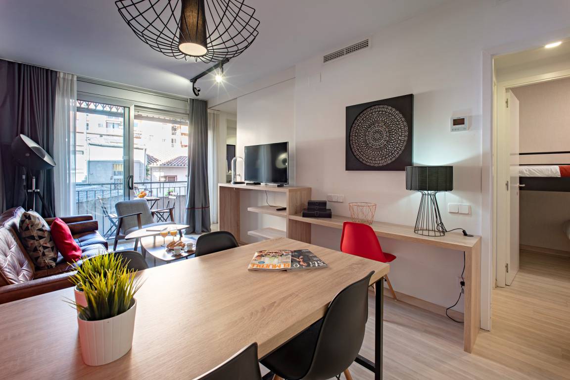 62 M² Apartamento ∙ 2 Habitaciones ∙ 4 Huéspedes - Badalona