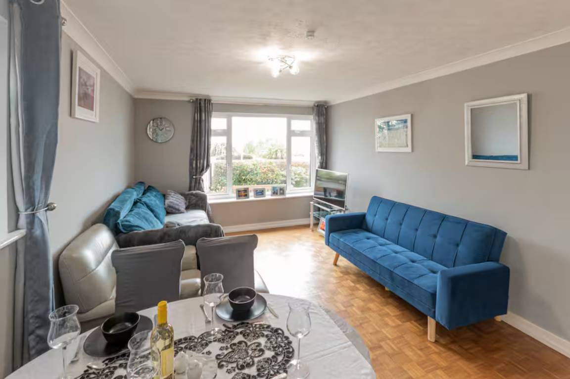 56 M² Apartment ∙ 2 Bedrooms ∙ 4 Guests - Southend-on-Sea