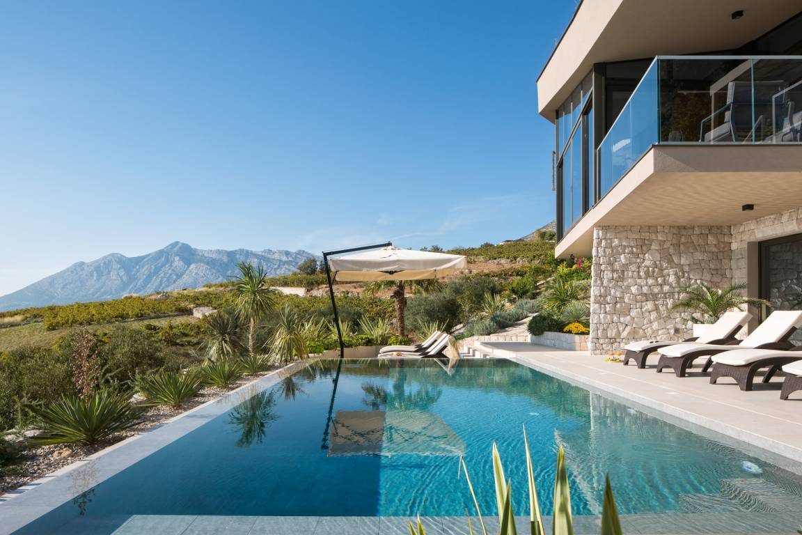 260 M² Villa ∙ 4 Makuuhuonetta ∙ 8 Vierasta - Trpanj