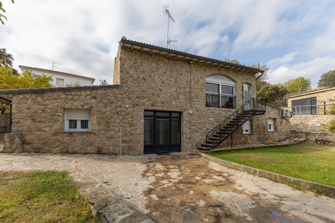 380 M² Casa ∙ 10 Habitaciones ∙ 28 Huéspedes - Burgohondo