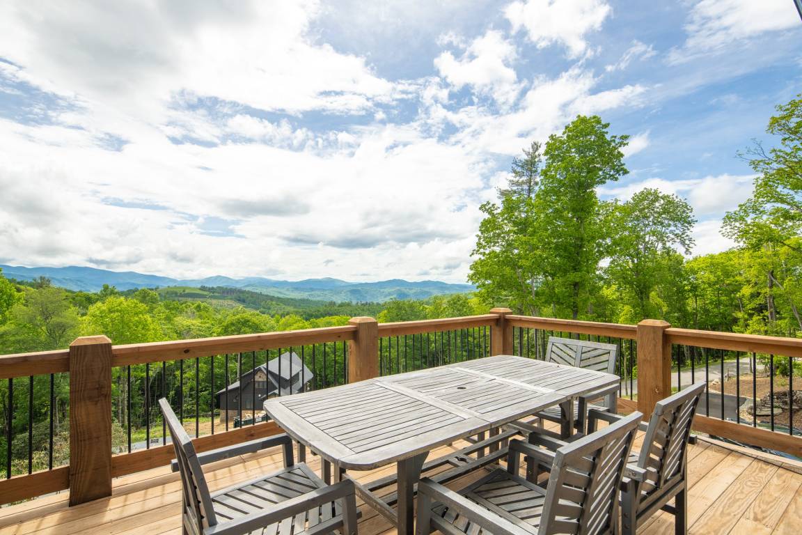 214 M² Cabin ∙ 3 Bedrooms ∙ 9 Guests - Roan Mountain, TN