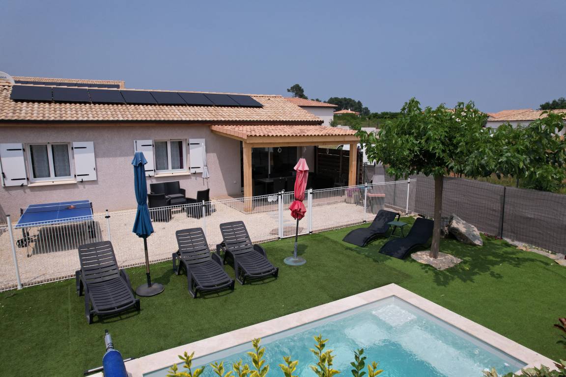 70 M² Villa ∙ 3 Chambres ∙ 6 Personnes - Joyeuse