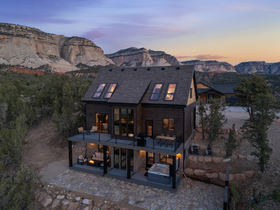 Cabin ∙ 3 Bedrooms ∙ 8 Guests - Orderville, UT