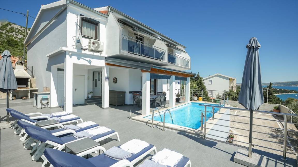 100 M² Apartment ∙ 3 Bedrooms ∙ 6 Guests - Starigrad