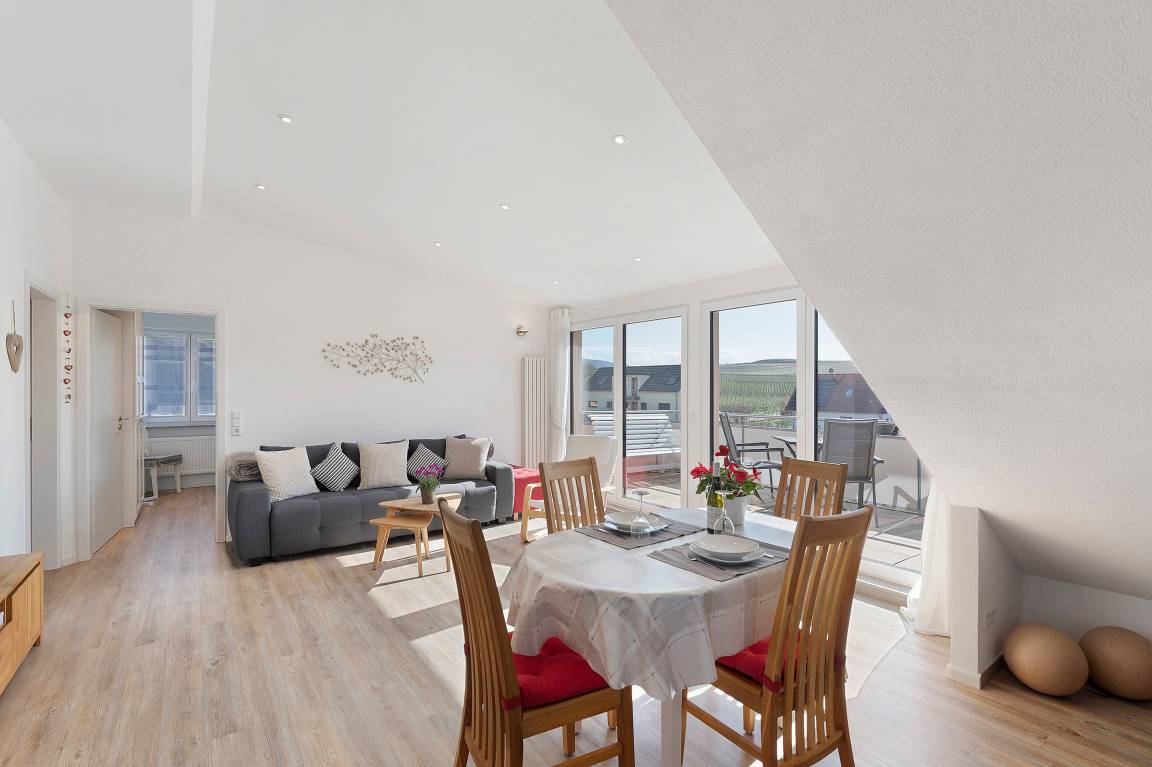 70 M² Ferienwohnung ∙ 2 Schlafzimmer ∙ 5 Gäste - Burkheim