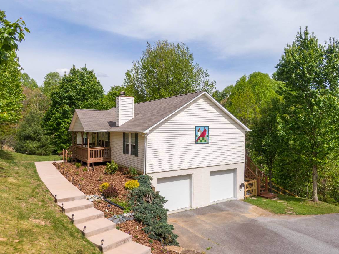 Huis ∙ 4 Slaapkamers ∙ 8 Gasten - Boone, NC