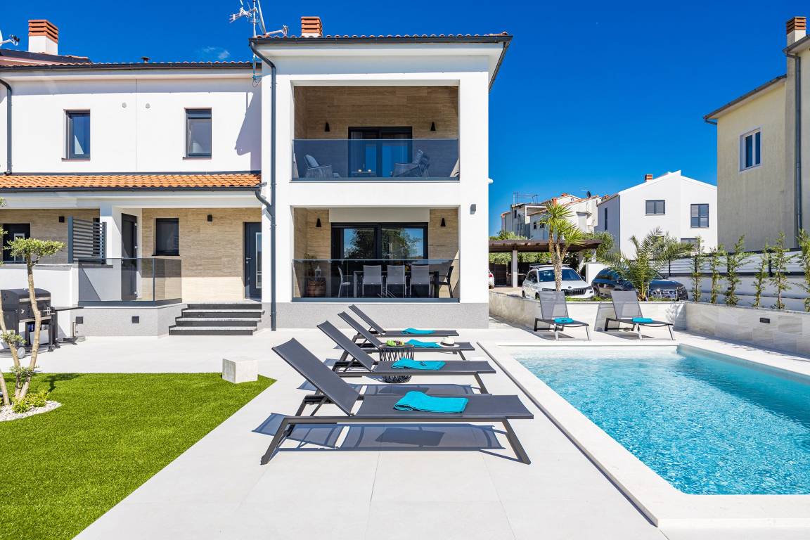 135 M² Villa ∙ 3 Bedrooms ∙ 6 Guests - Pula