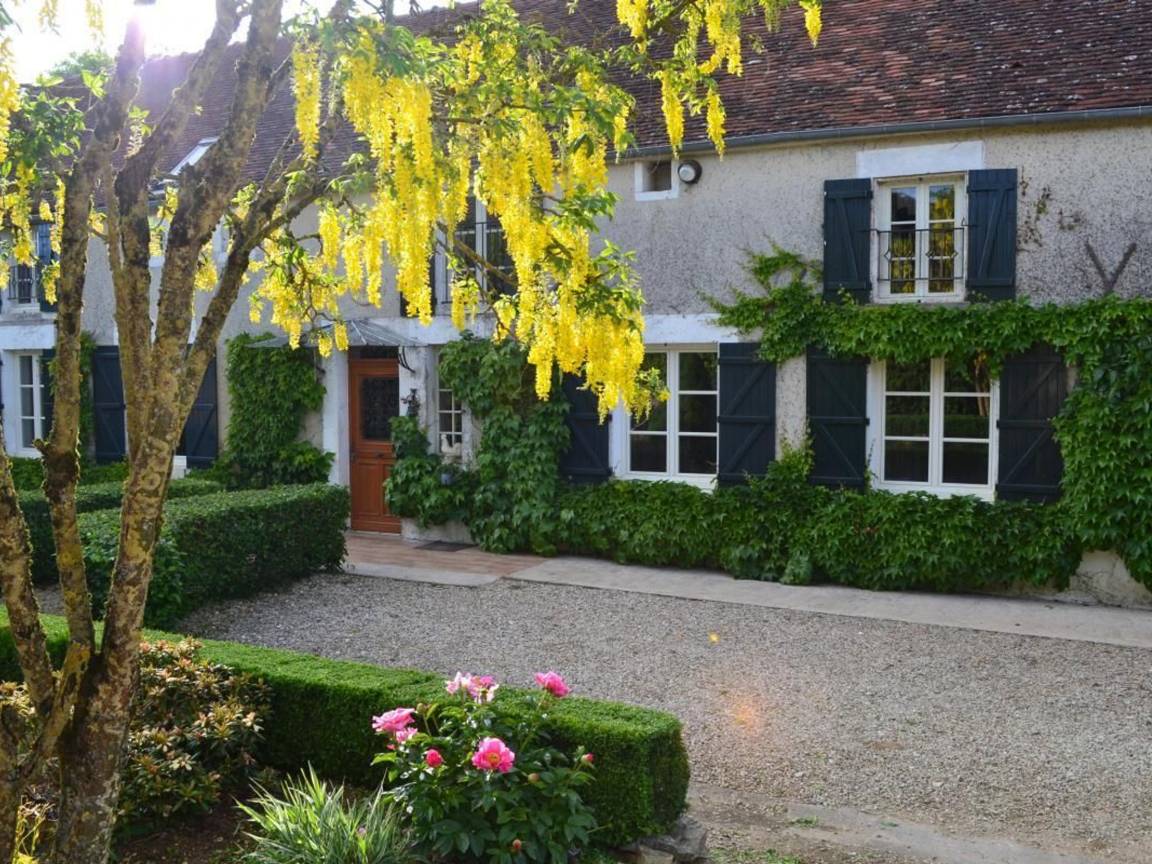 180 M² Cottage ∙ 5 Chambres ∙ 10 Personnes - Auxerre