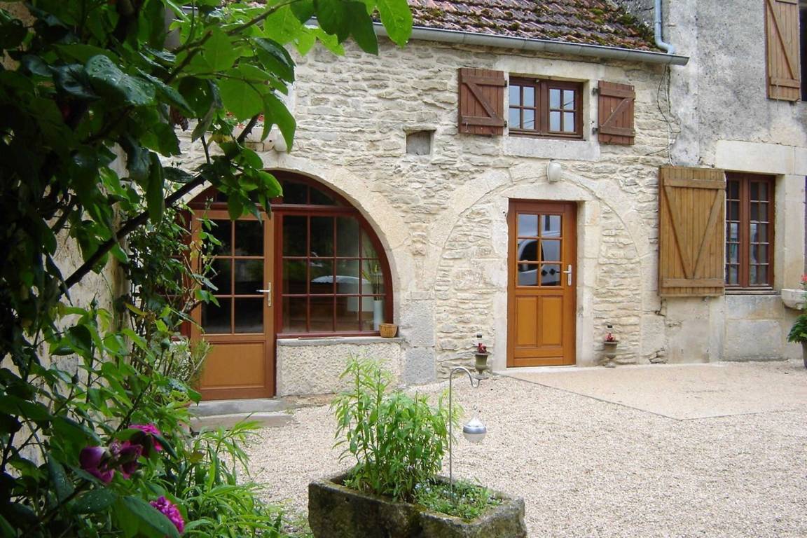 95 M² Gîte ∙ 4 Chambres ∙ 15 Personnes - Haute-Marne