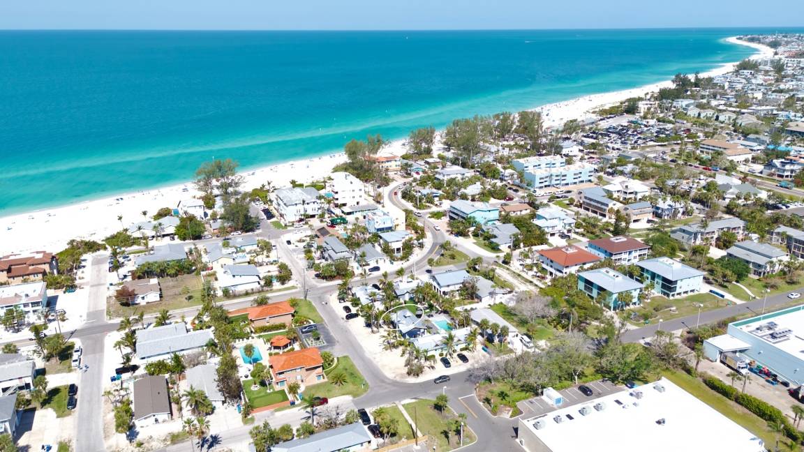 House ∙ 2 Guests - Holmes Beach, FL