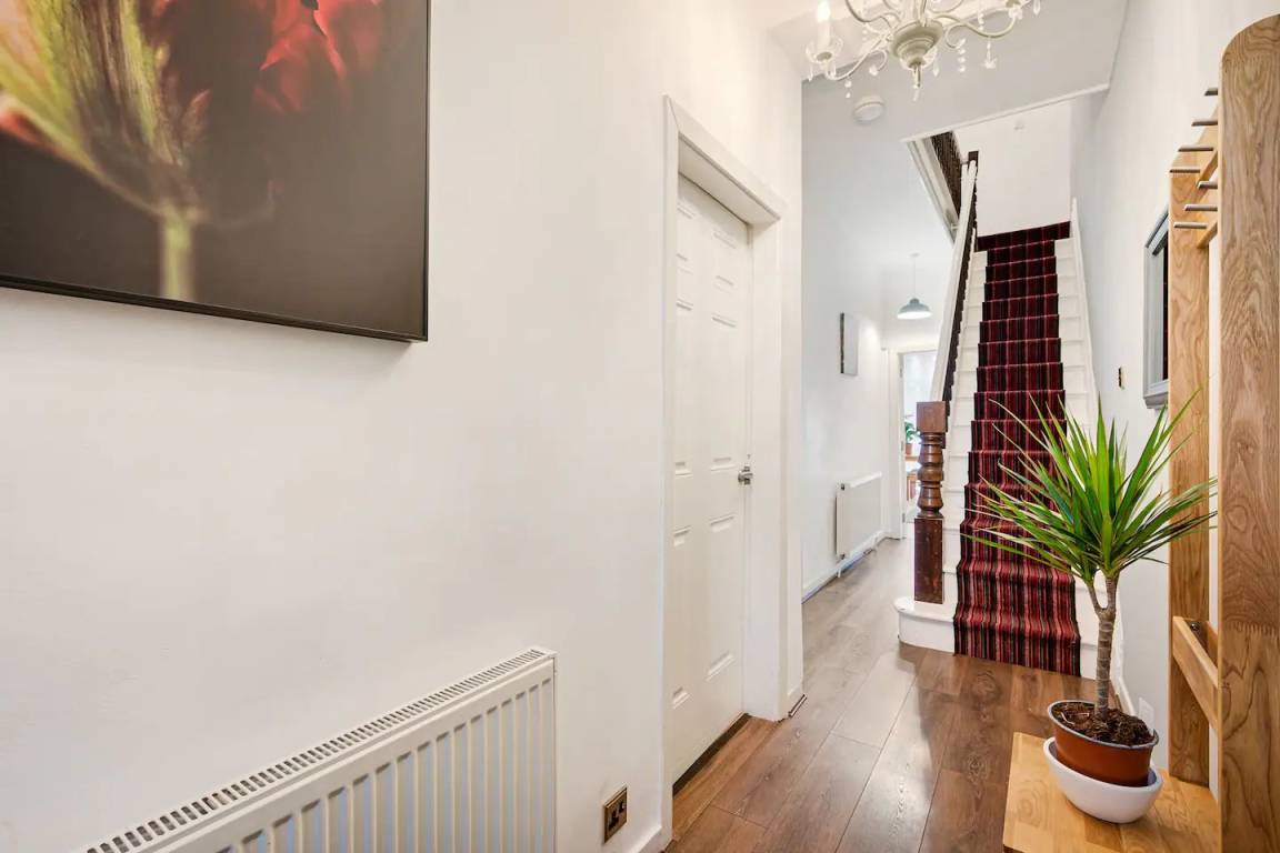 149 M² House ∙ 4 Bedrooms ∙ 8 Guests - Altrincham