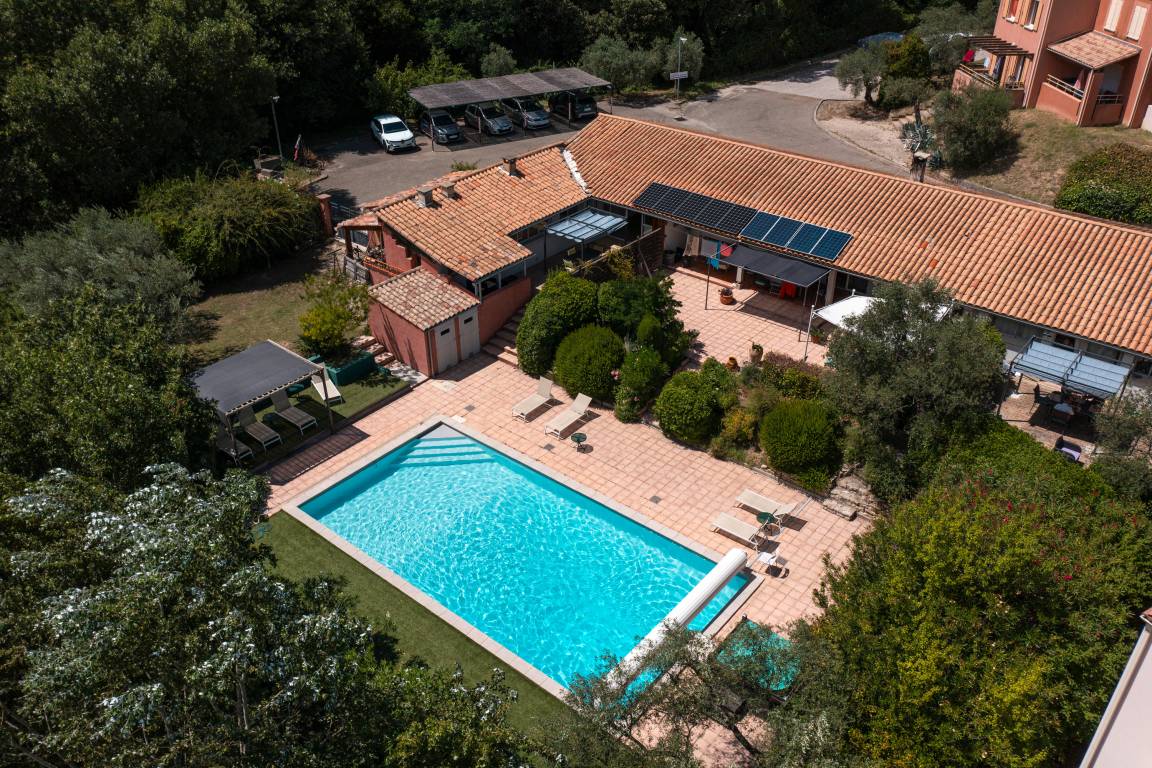 85 M² Apartment ∙ 2 Bedrooms ∙ 5 Guests - Nyons