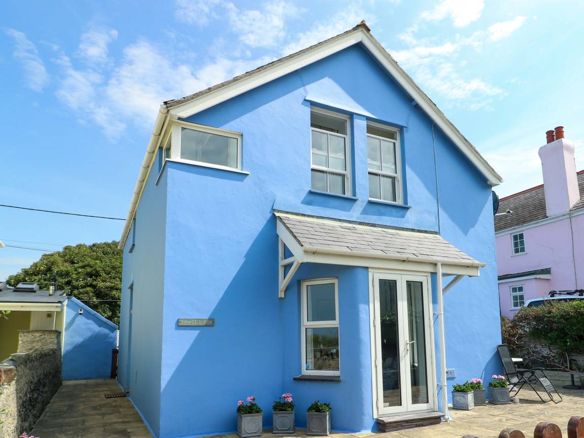 Cottage ∙ 4 Bedrooms ∙ 8 Guests - Rhosneigr